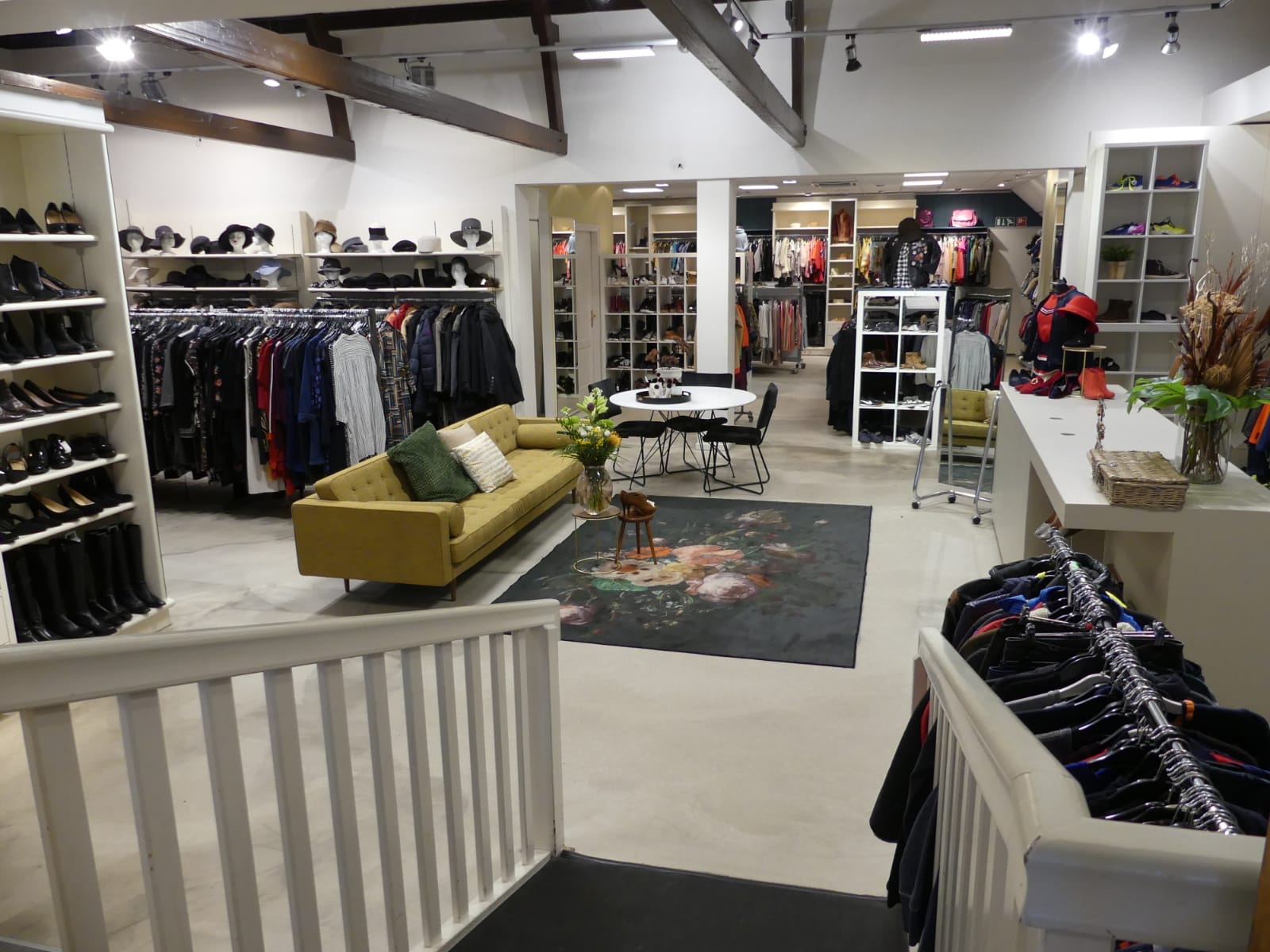 Stylish secondhand voor dames en kinderen - Tweedehands dameskleding en ...